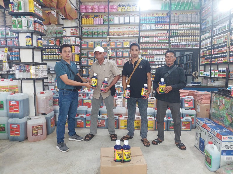 PT GIN Salurkan Bantuan 350 Botol Racun Hama Kumbang untuk Masyarakat ...